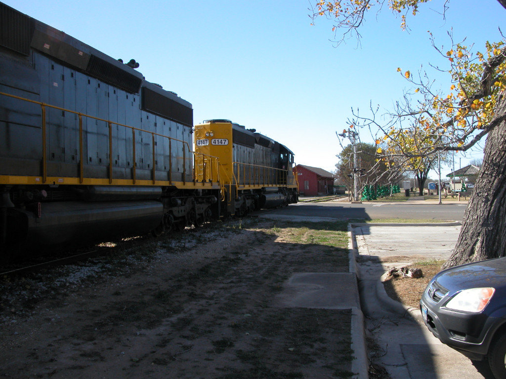 WAMX 4147 20Dec2012 WB on AWRR Across Main Street
